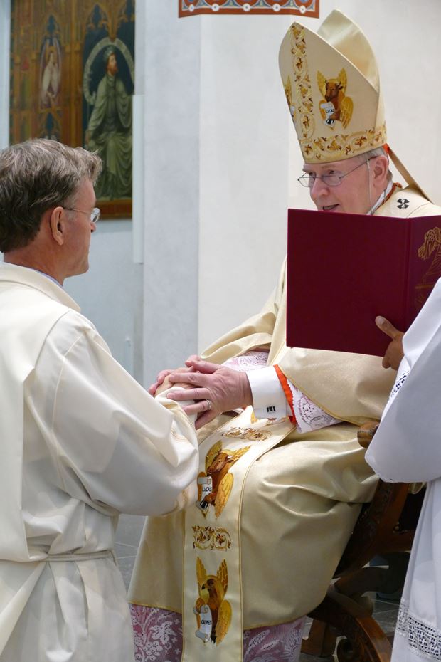 Wim Kremer in kathedraal tot diaken gewijd - Ariënsinstituut